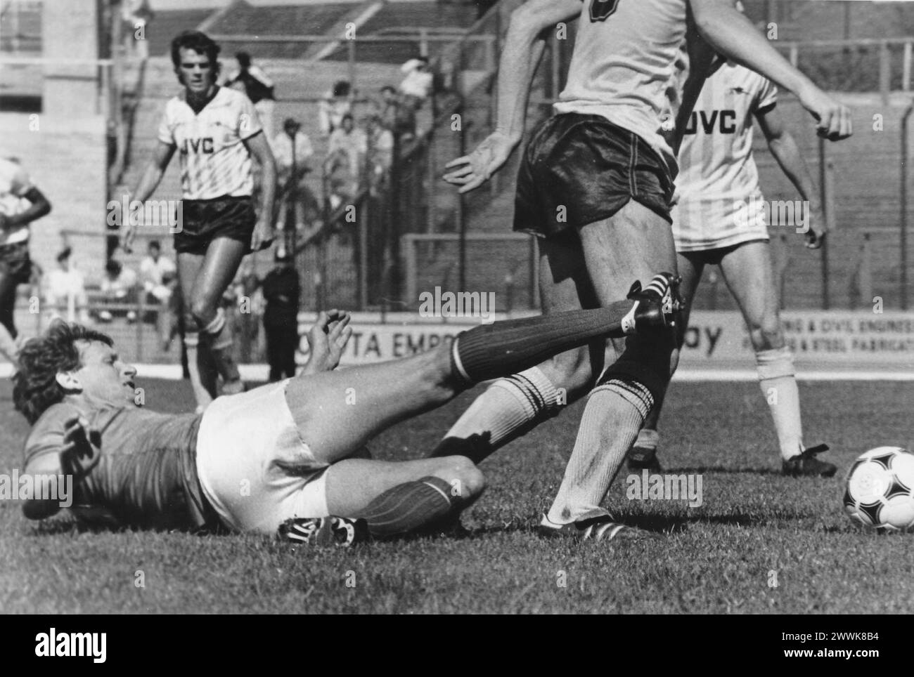 POMPEY NEW BOY MICK CHANNON CONNECTS WITH GRAEME RIX'S LEGS ARSENAL ...