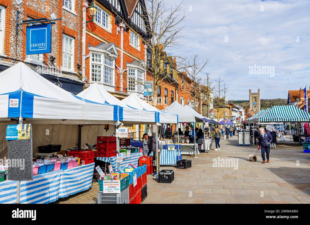 Outdoor market stalls in Market Square., Henley-on-Thames, a town in ...