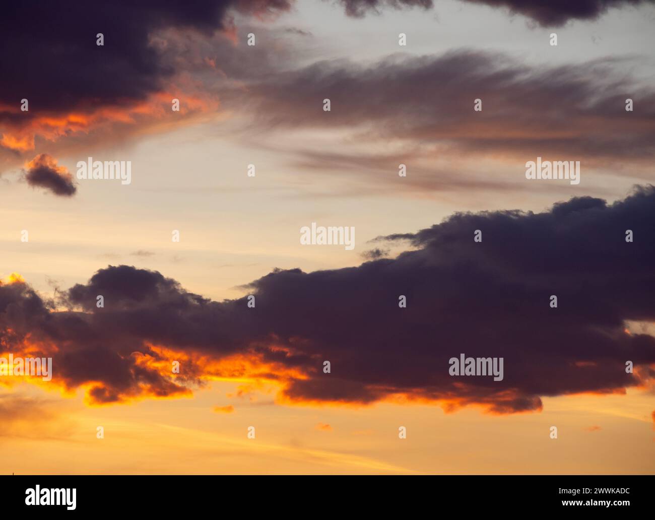 Sky lit hi-res stock photography and images - Alamy