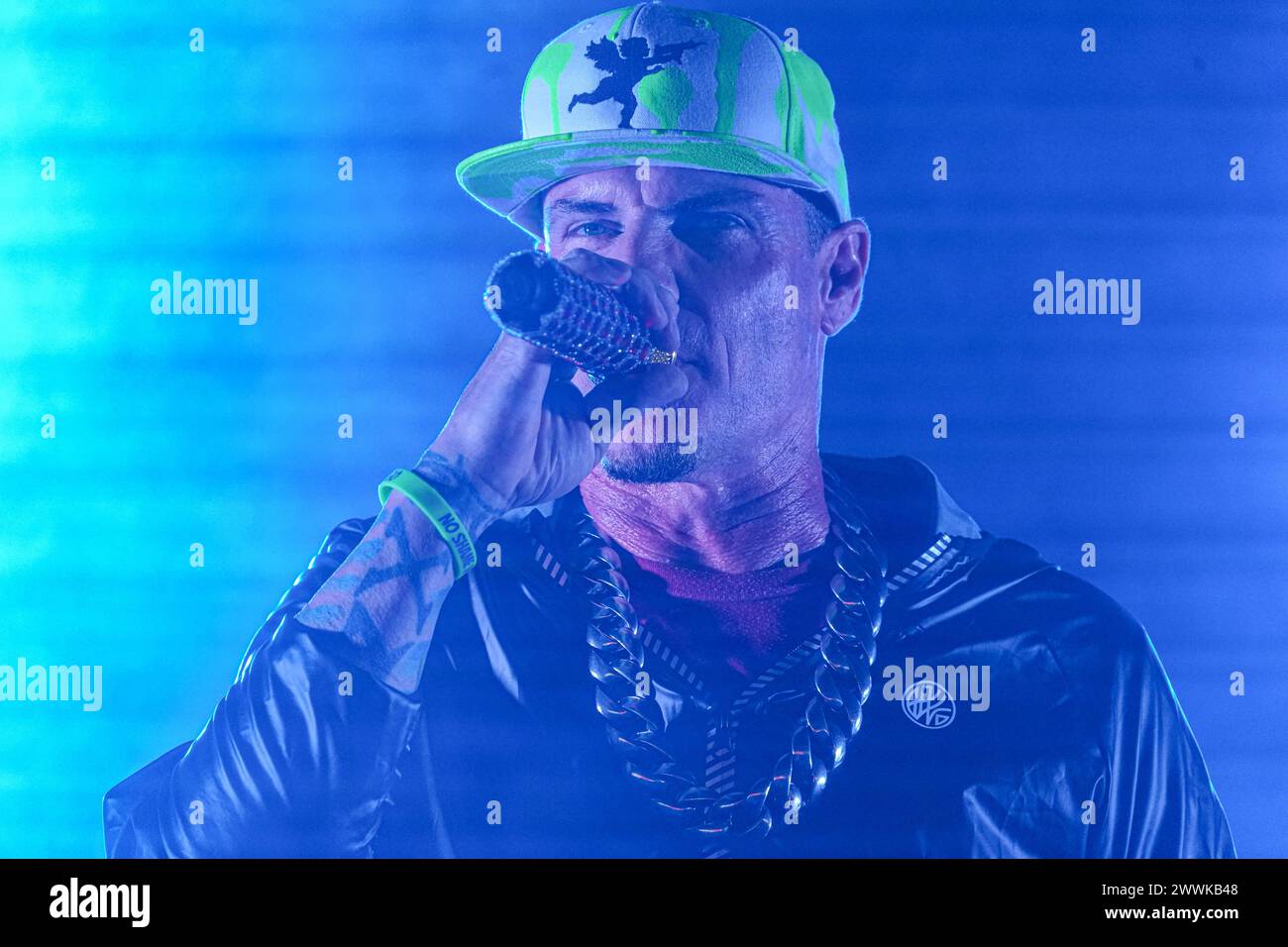 Vanilla ice rapper 90s hi-res stock photography and images - Alamy