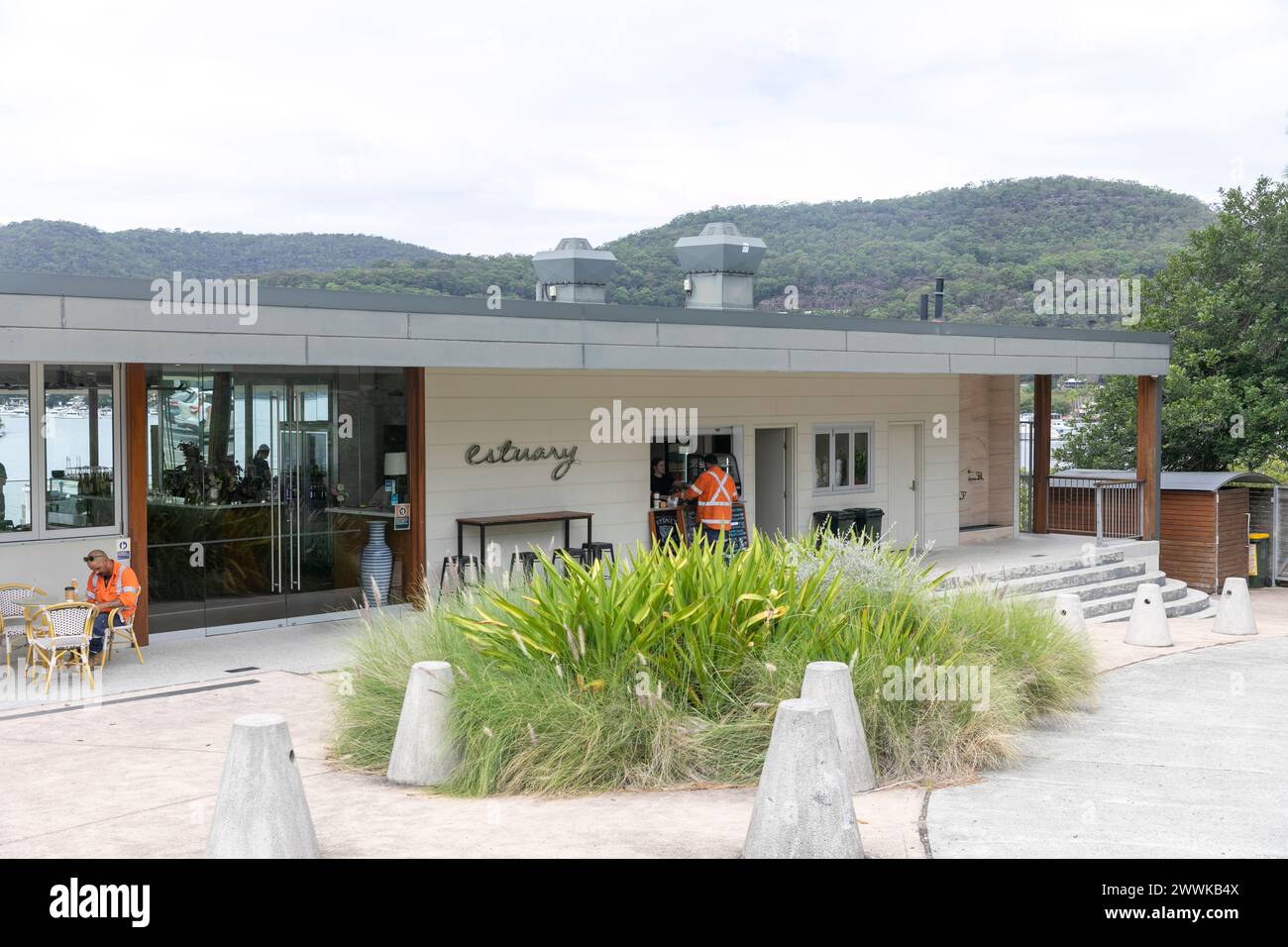 Estuary restaurant and takeaway kiosk, at Kangaroo Point, Brooklyn on ...