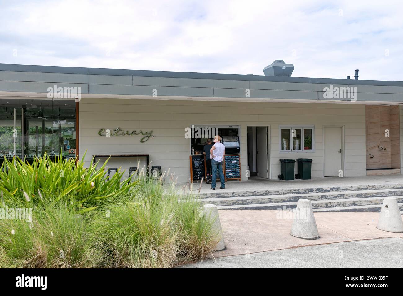 Estuary restaurant and takeaway kiosk, at Kangaroo Point, Brooklyn on ...