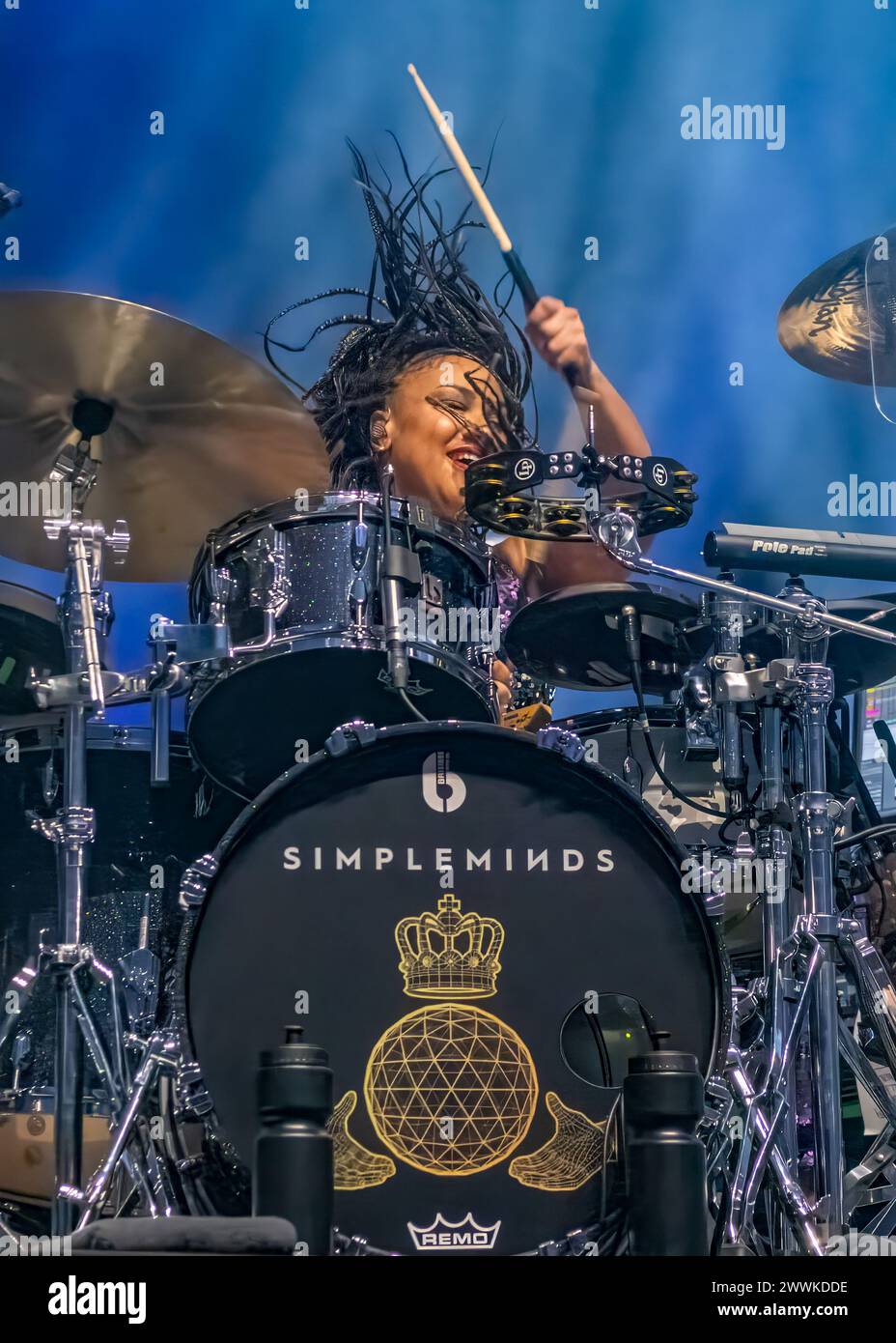 Cherisse osei simple minds drummer hi-res stock photography and images ...