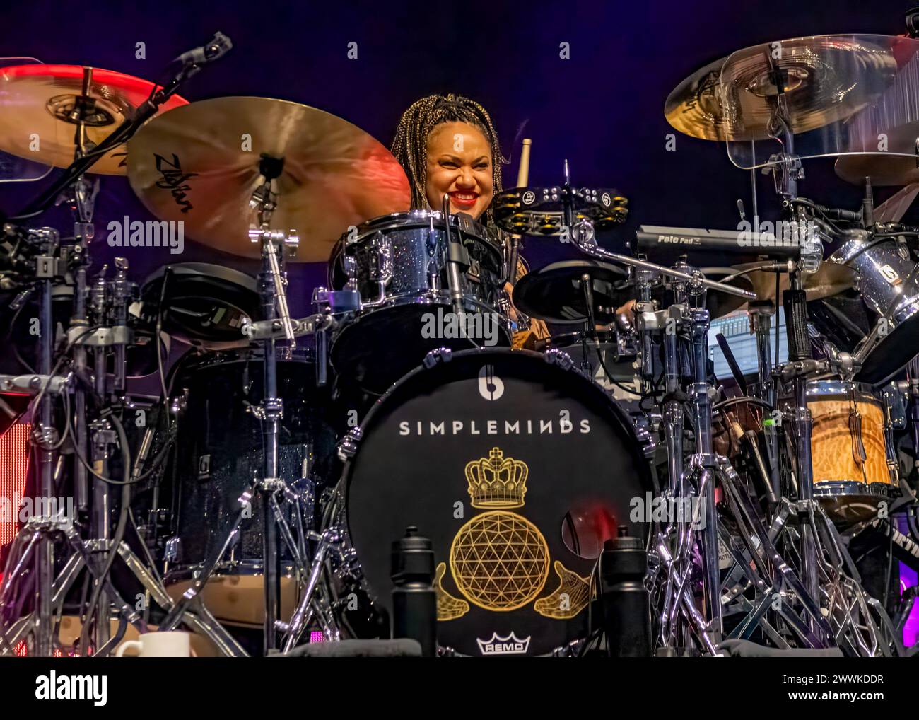 Cherisse osei simple minds drummer hi-res stock photography and images ...