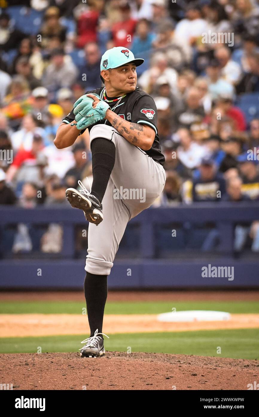 Arizona Diamondbacks pitcher Gerardo Gutierrez (13)throws against the ...
