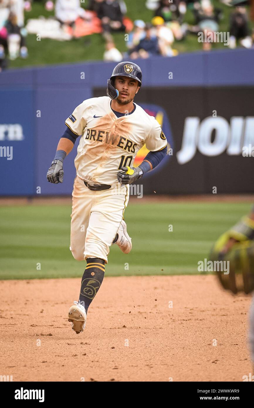 Milwaukee Brewers outfielder Sal Frelick (10) homers in the fourth ...