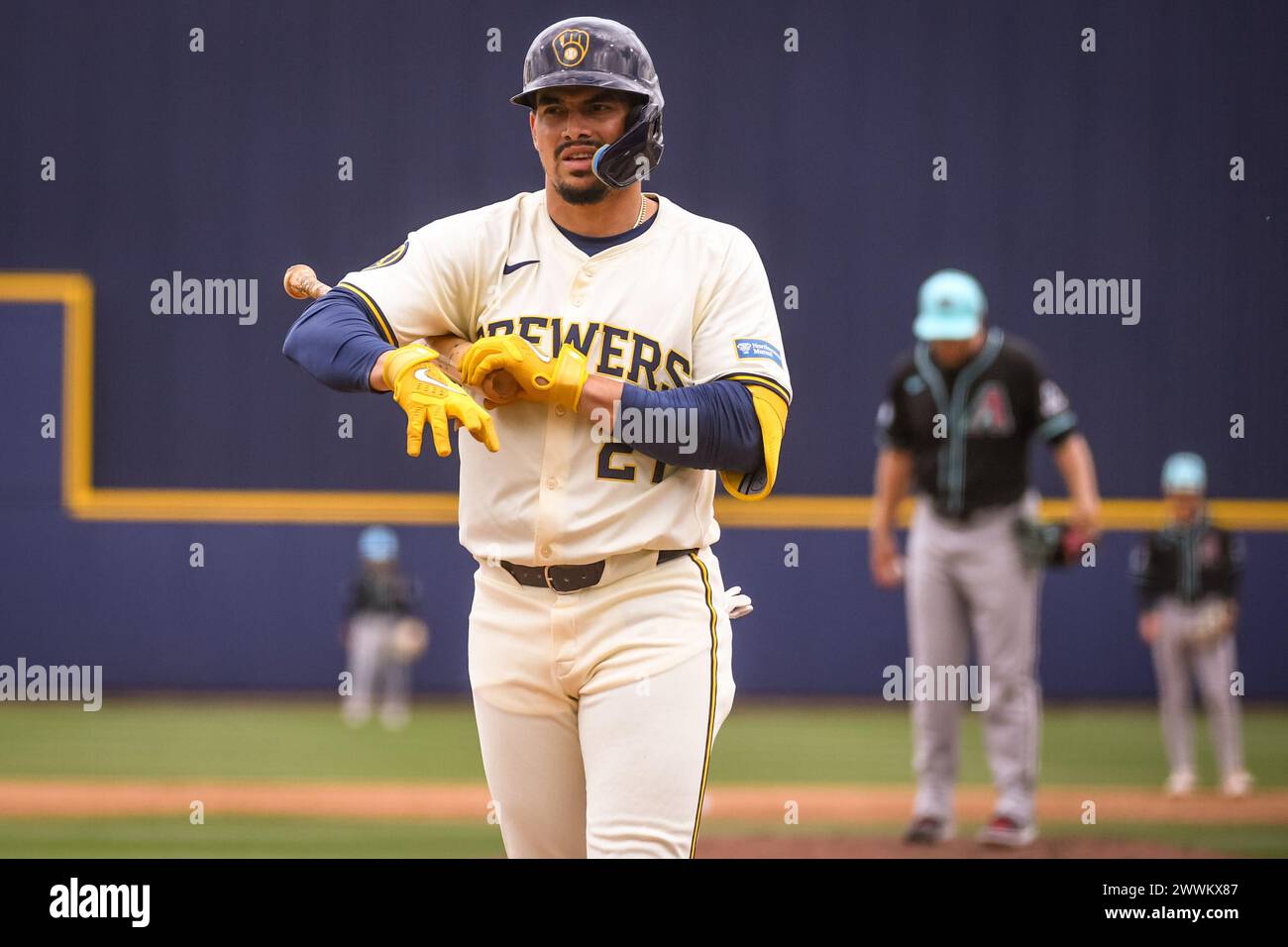 Milwaukee Brewers shortstop Willy Adames (27) prepares for an at bat in ...