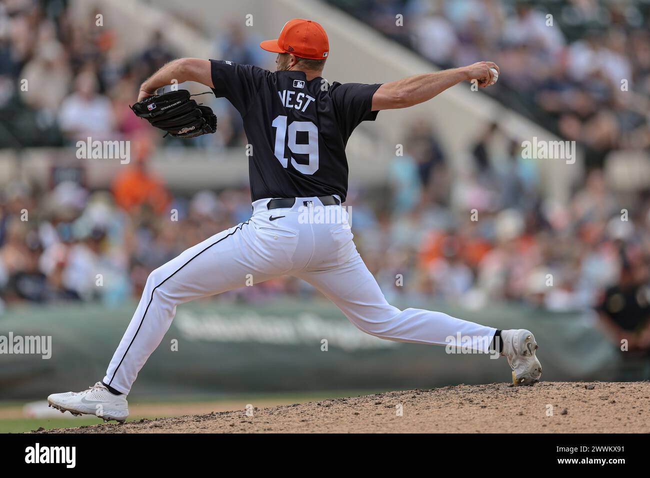 Lakeland FL USA; Detroit Tigers relief pitcher Will Vest (19) delivers ...