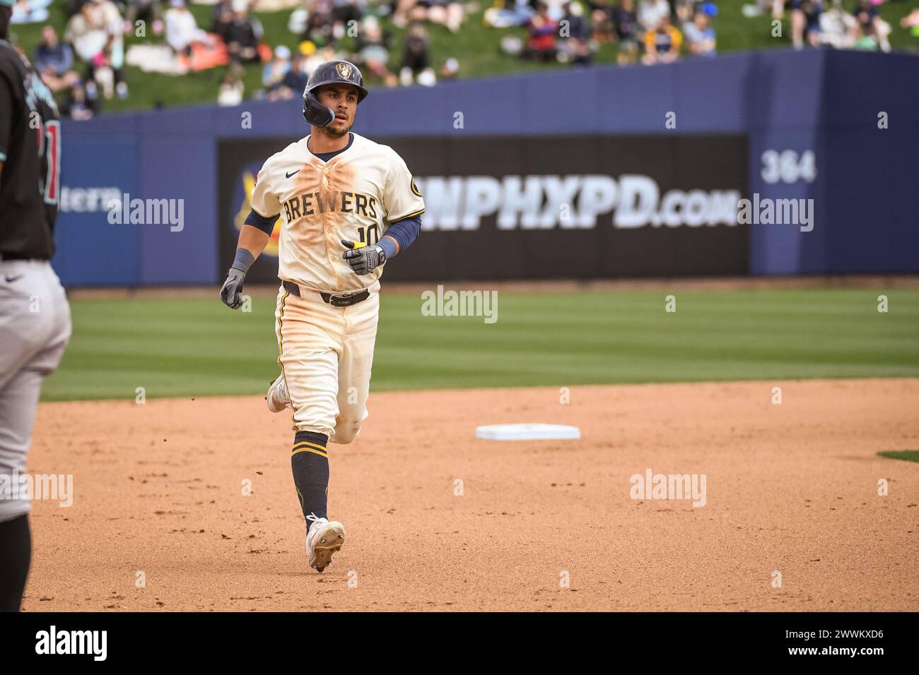 Milwaukee Brewers outfielder Sal Frelick (10) homers in the fourth ...