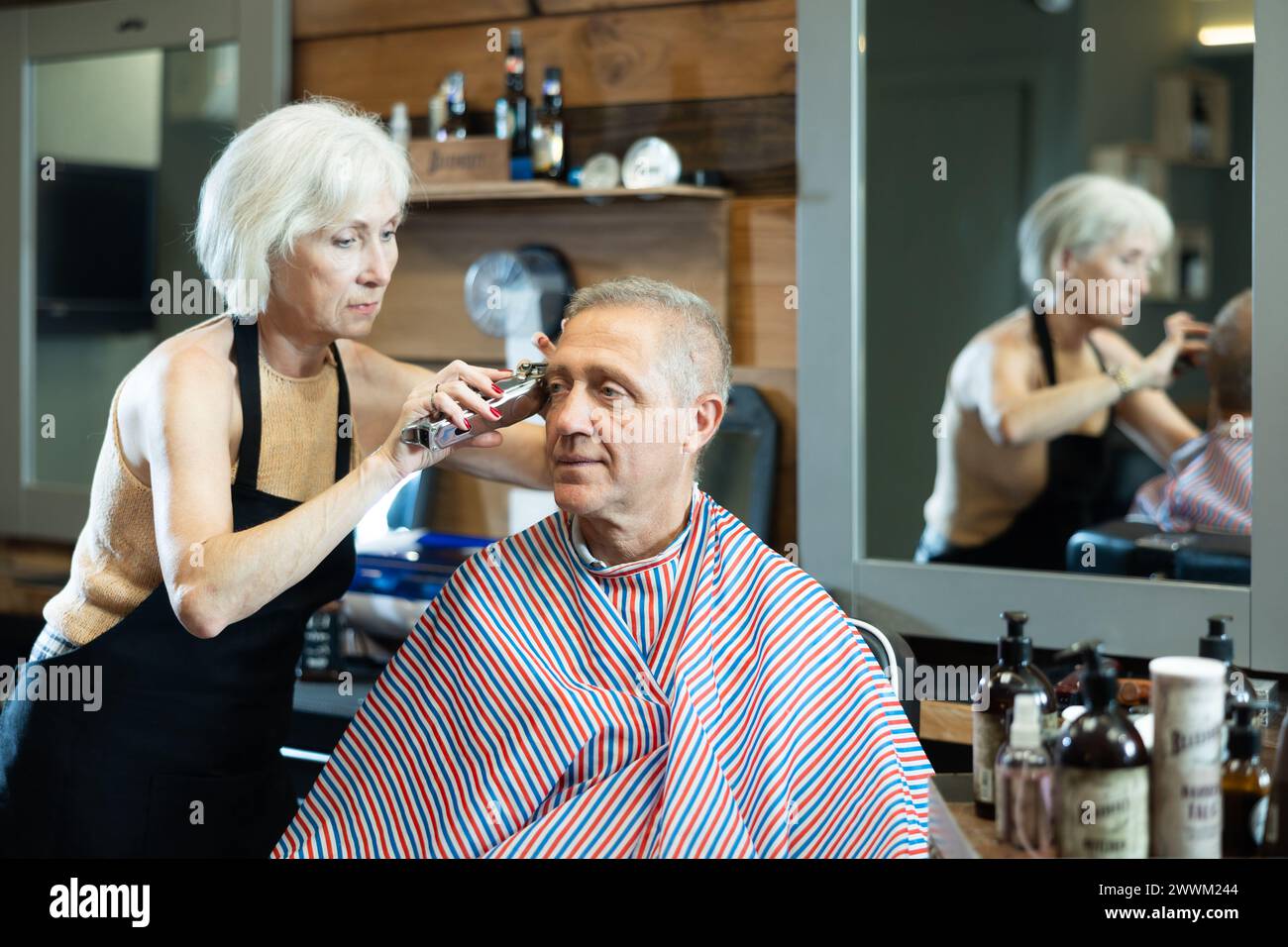 Male grooming 60's hi-res stock photography and images - Alamy