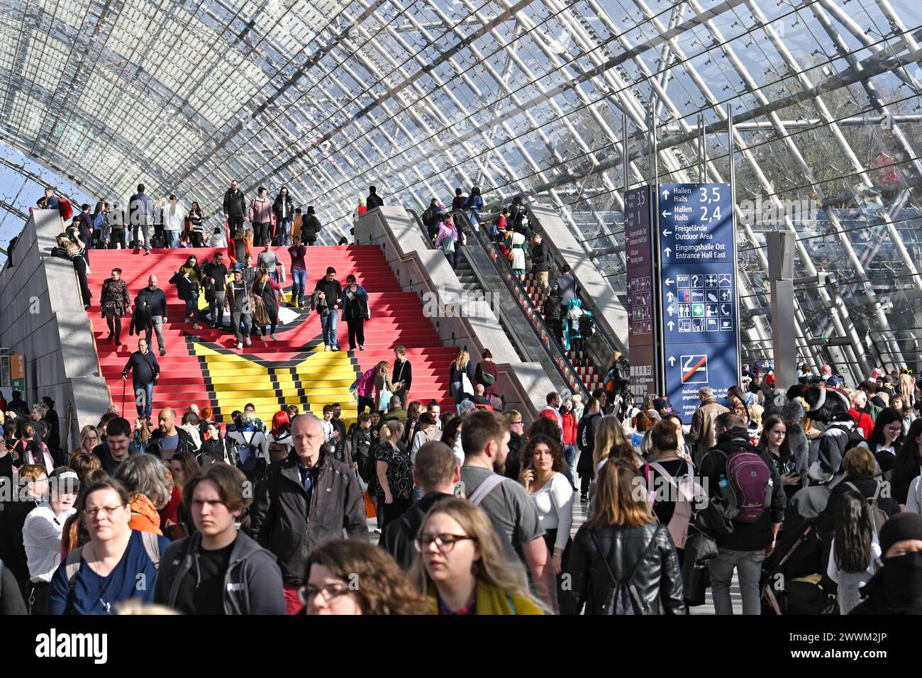 Leipziger Buchmesse 2024. Messebesucher auf der Leipziger Buchmesse am ...