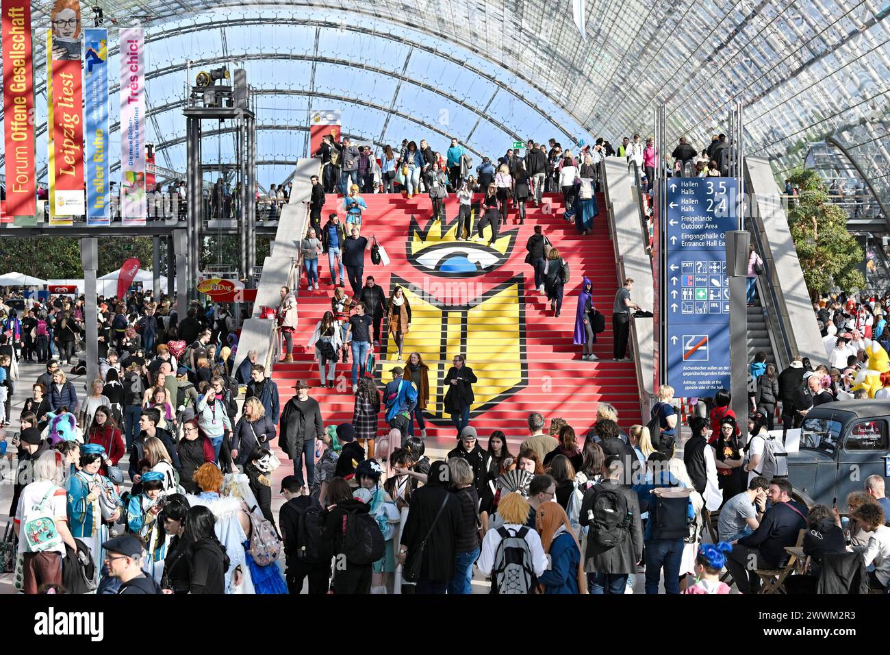 Leipziger Buchmesse 2024. Messebesucher auf der Leipziger Buchmesse am ...
