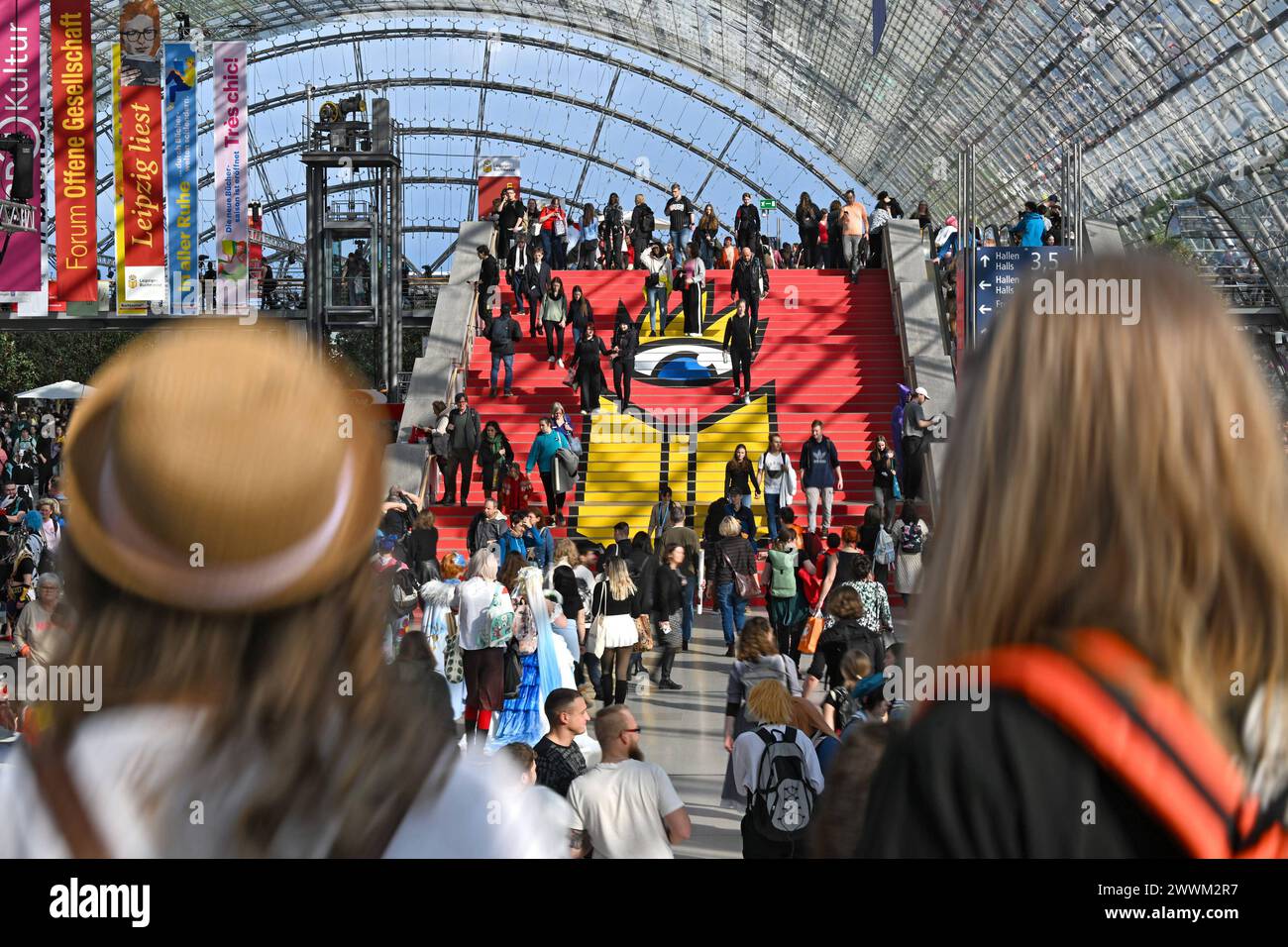 Leipziger Buchmesse 2024. Messebesucher auf der Leipziger Buchmesse am ...