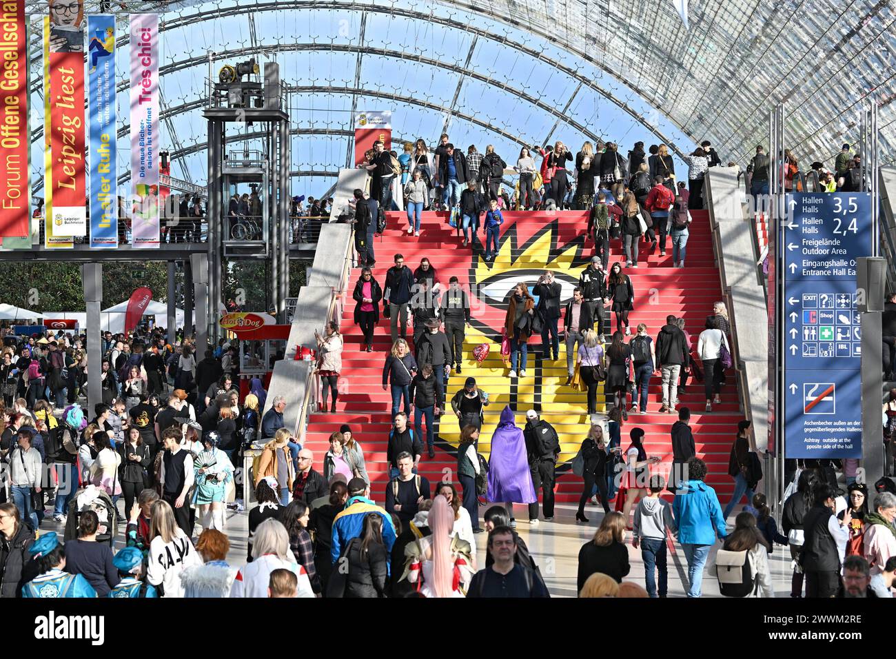 Leipziger Buchmesse 2024. Messebesucher auf der Leipziger Buchmesse am ...