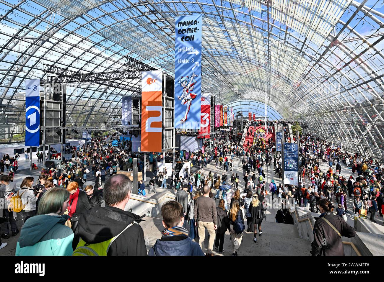 Leipziger Buchmesse 2024. Messebesucher auf der Leipziger Buchmesse am ...