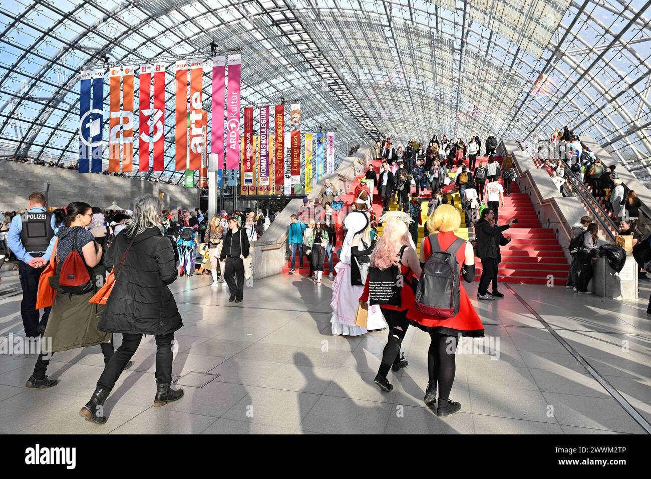 Leipziger Buchmesse 2024. Messebesucher auf der Leipziger Buchmesse am ...