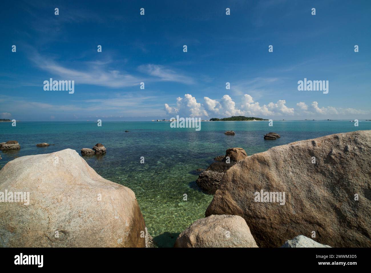 Tropical island in indonesia vacation hi-res stock photography and ...