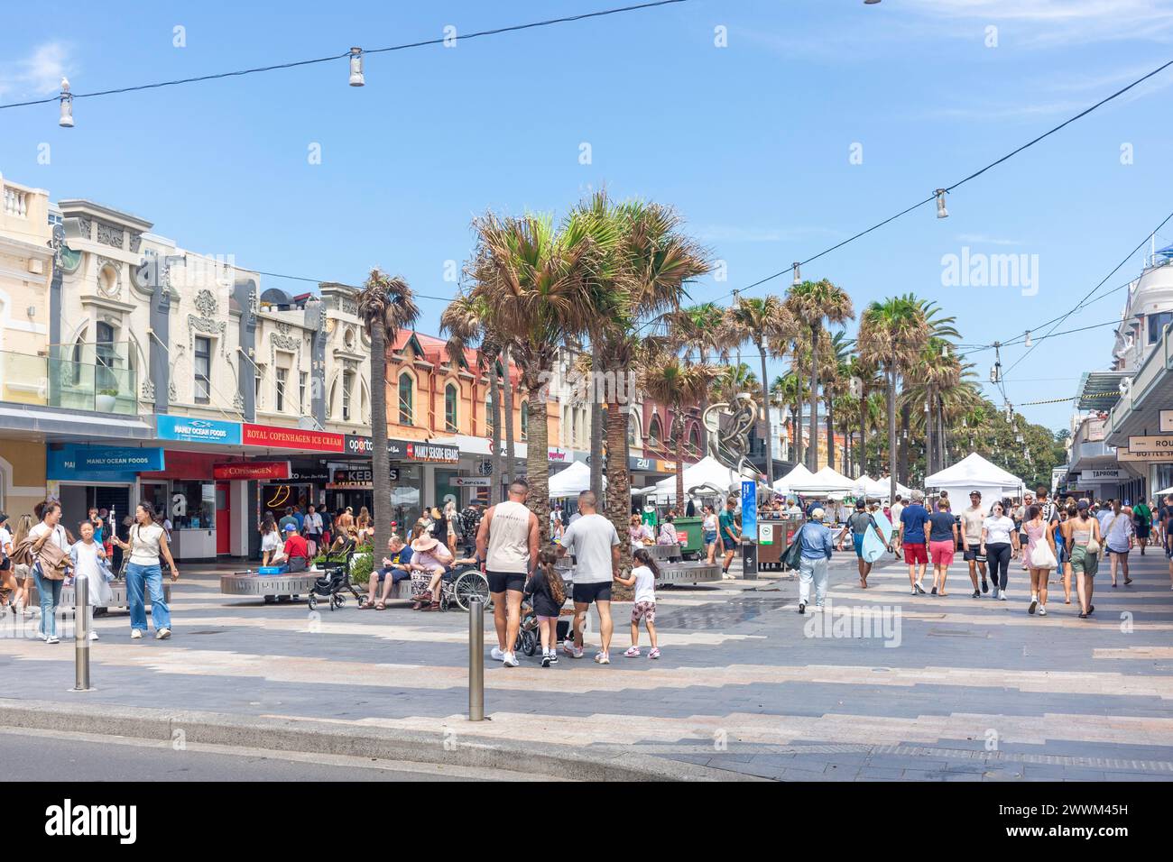 Shops manly australia hi-res stock photography and images - Alamy