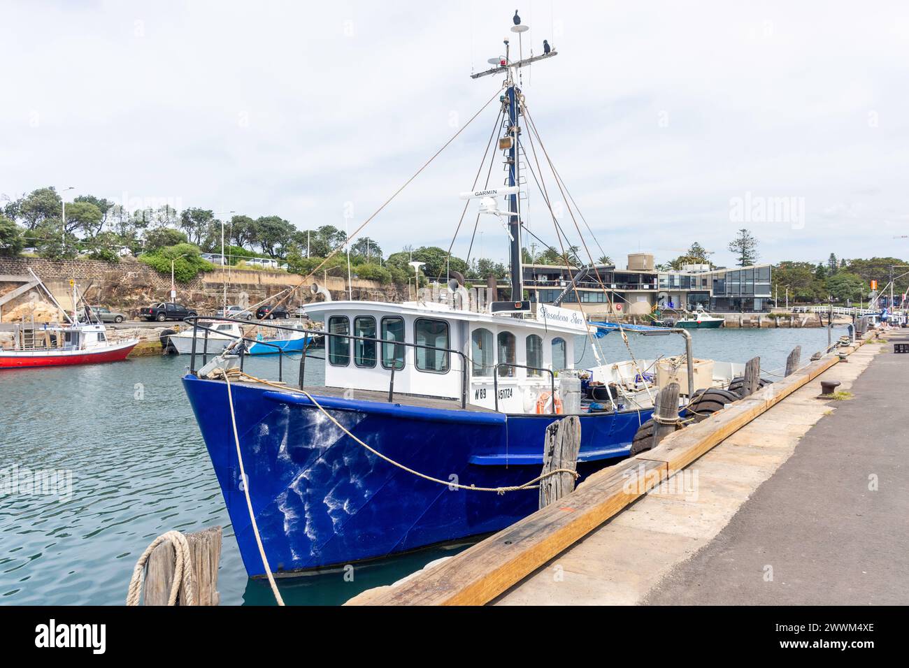 Fishing industry fish boat occupation harbour harbor loading boa hi-res ...