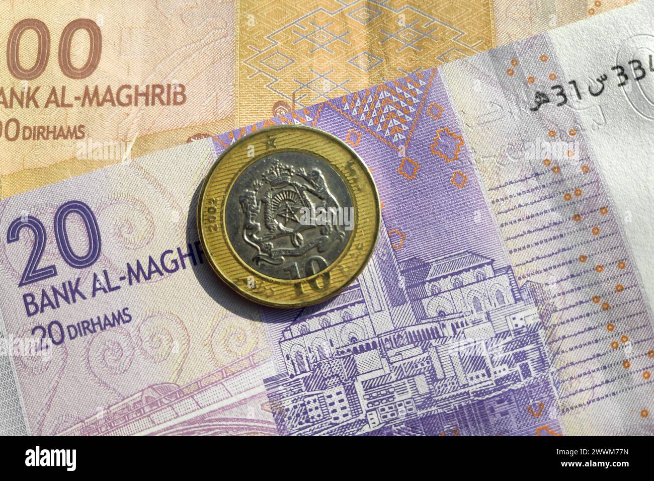 Close-up on a 10 Moroccan dirham coin on top of a banknote of 20 and 100 Stock Photo - Alamy