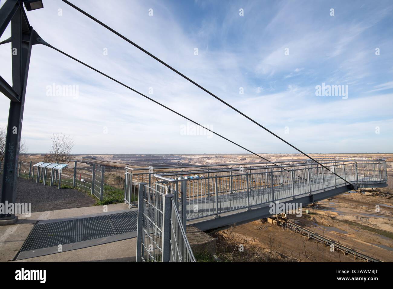 Aussichtspunkt Jackerath Tagebau Garzweiler Skywalk and Tagebau ...