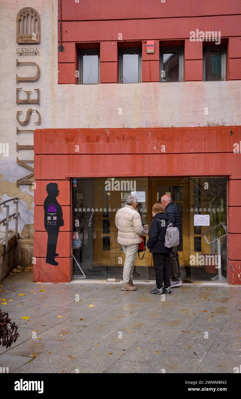 Visitantes visitantes personas personas hi-res stock photography and ...