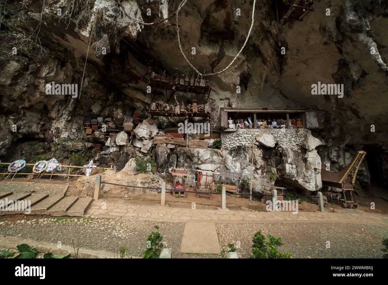 Londa tombs hi-res stock photography and images - Alamy
