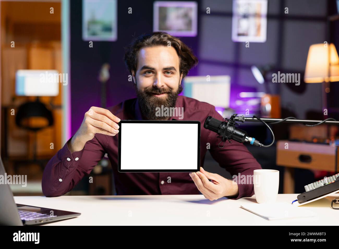 Tablet open platform hi-res stock photography and images - Alamy