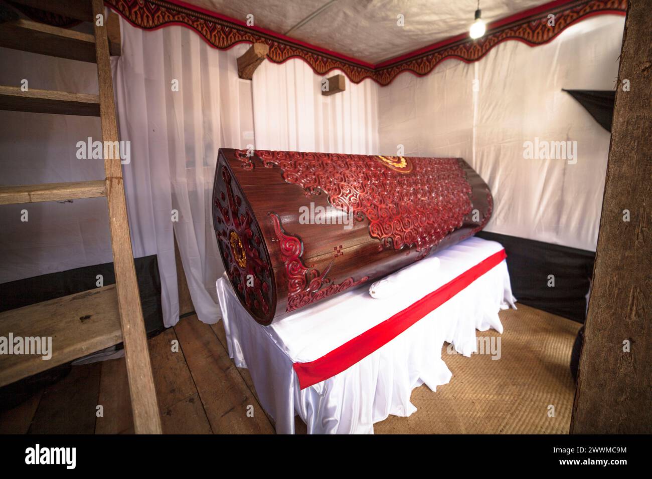 carved coffin, Tana Toraja, Indonesia Stock Photo - Alamy