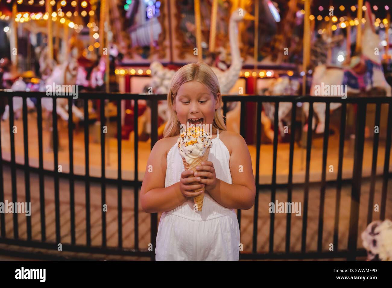 Teen girl ice cream cone hi-res stock photography and images - Alamy