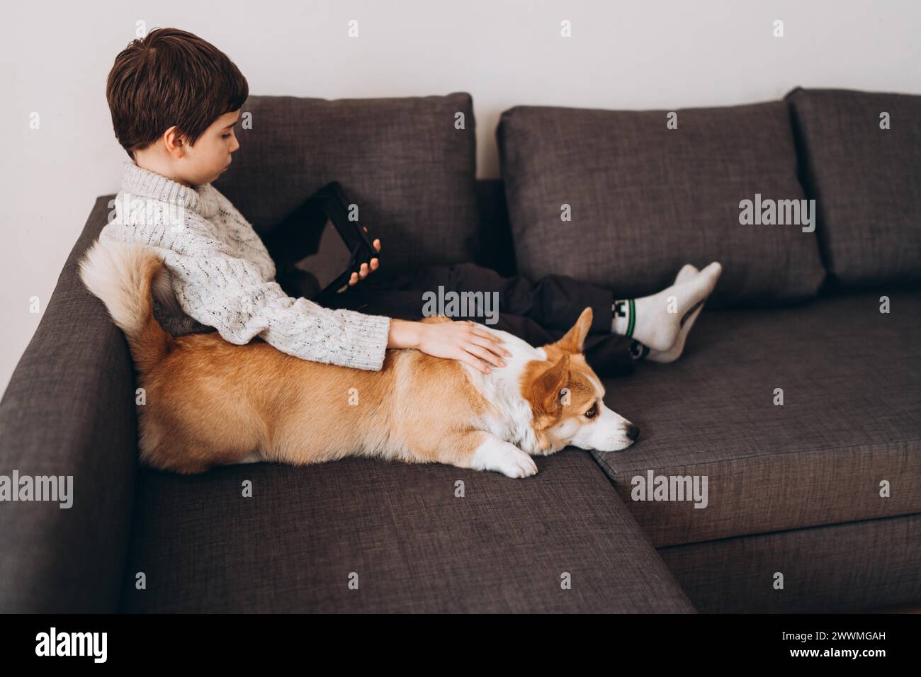 Teen boy tablet family hi-res stock photography and images - Alamy