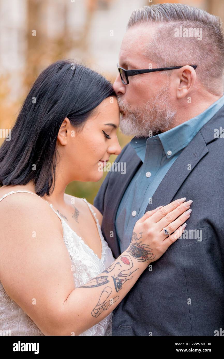 Dad kissing his daughters forehead on her wedding day Stock Photo - Alamy