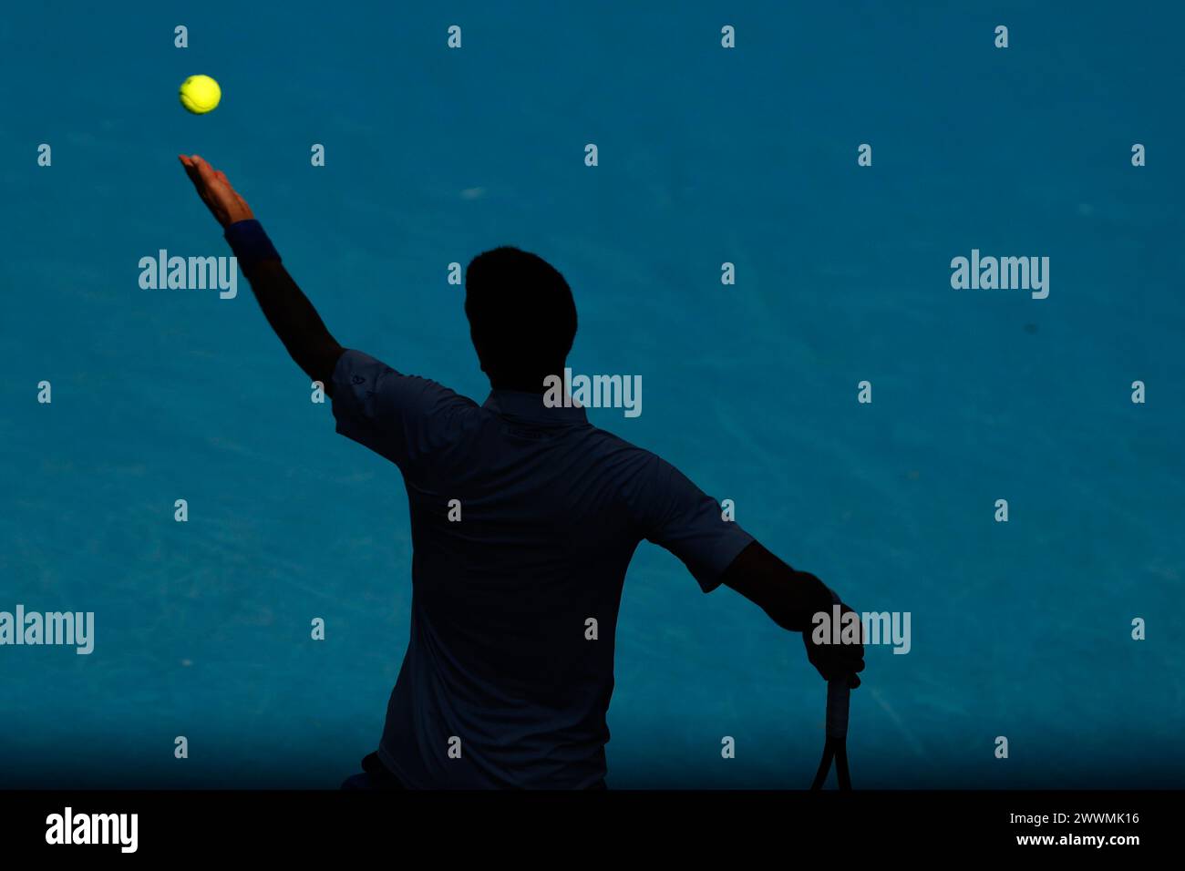 Tennis player serving silhouette hi-res stock photography and images ...