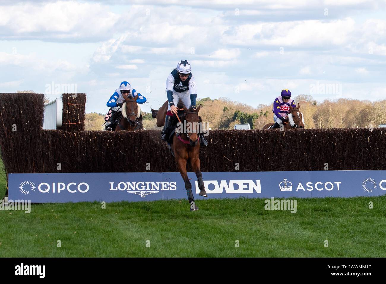 The lk bennett handicap steeple chase hi-res stock photography and ...