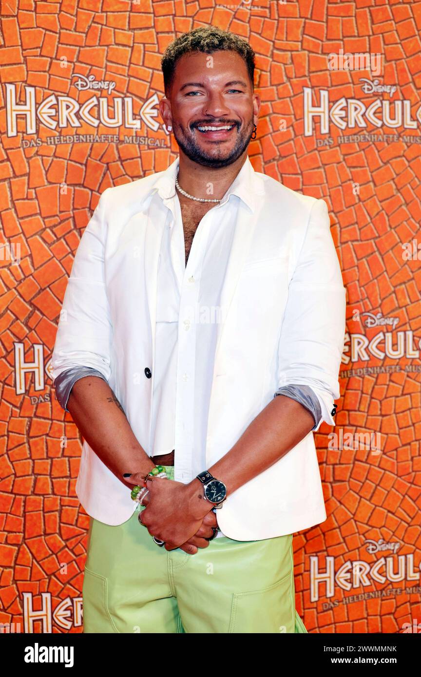 Anthony Curtis Kirby bei der Premiere des Musicals Hercules im Stage ...
