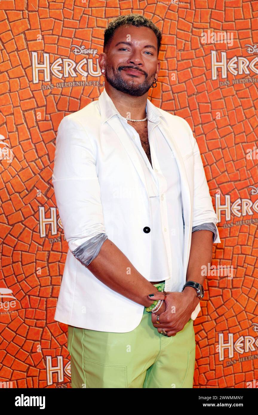 Anthony Curtis Kirby bei der Premiere des Musicals Hercules im Stage ...