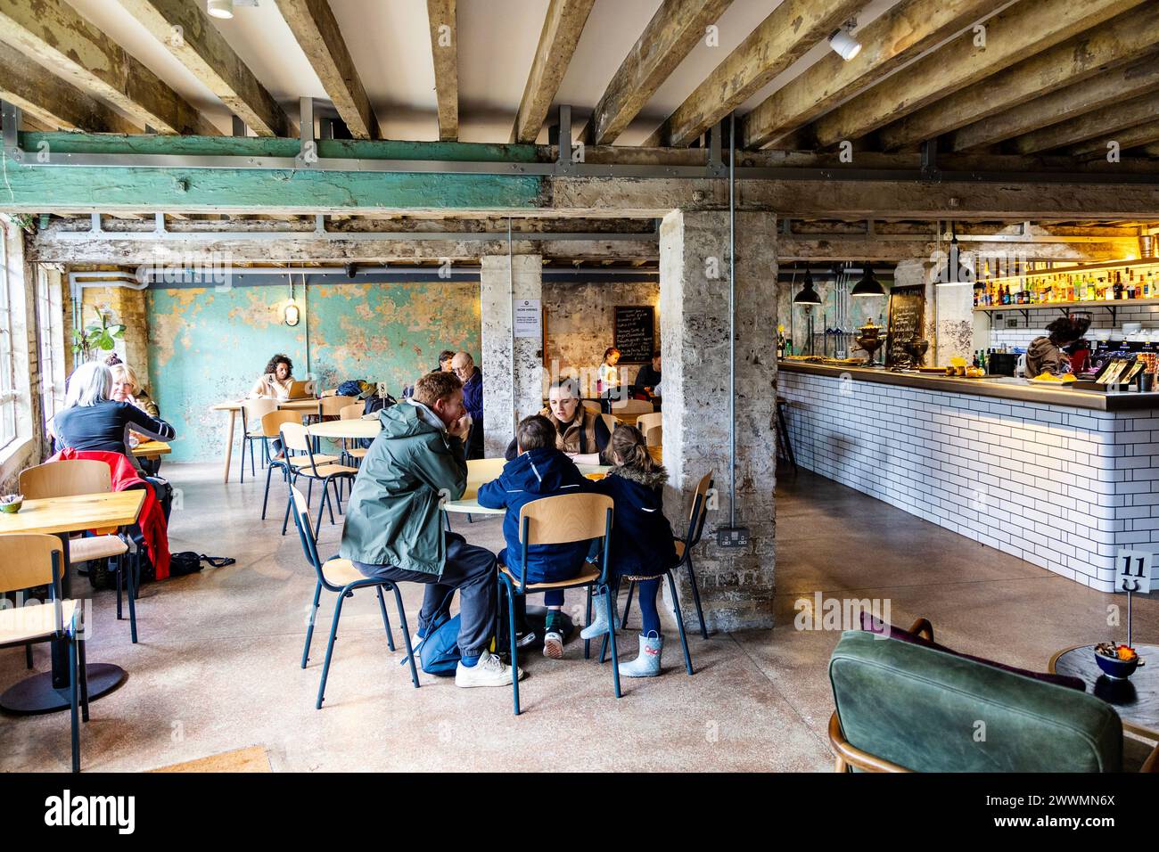 England 19th century people cafe hi-res stock photography and images ...