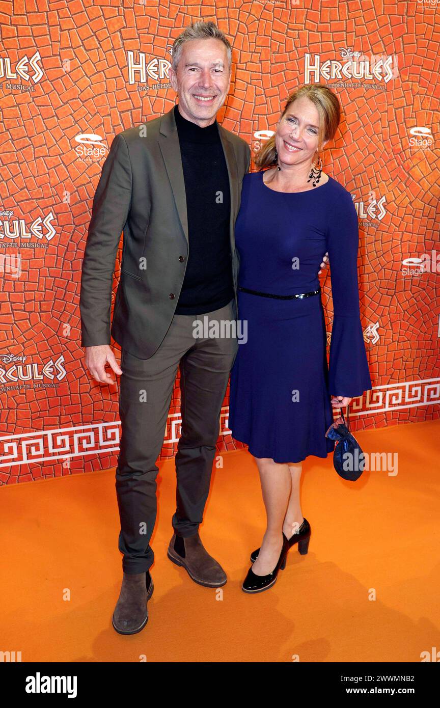 Dirk Steffens mit Ehefrau Ingrid Steffens bei der Premiere des Musicals ...