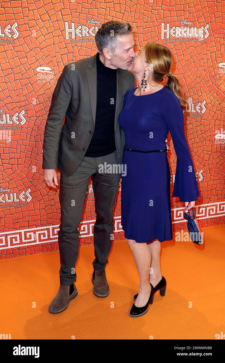 Dirk Steffens mit Ehefrau Ingrid Steffens bei der Premiere des Musicals ...