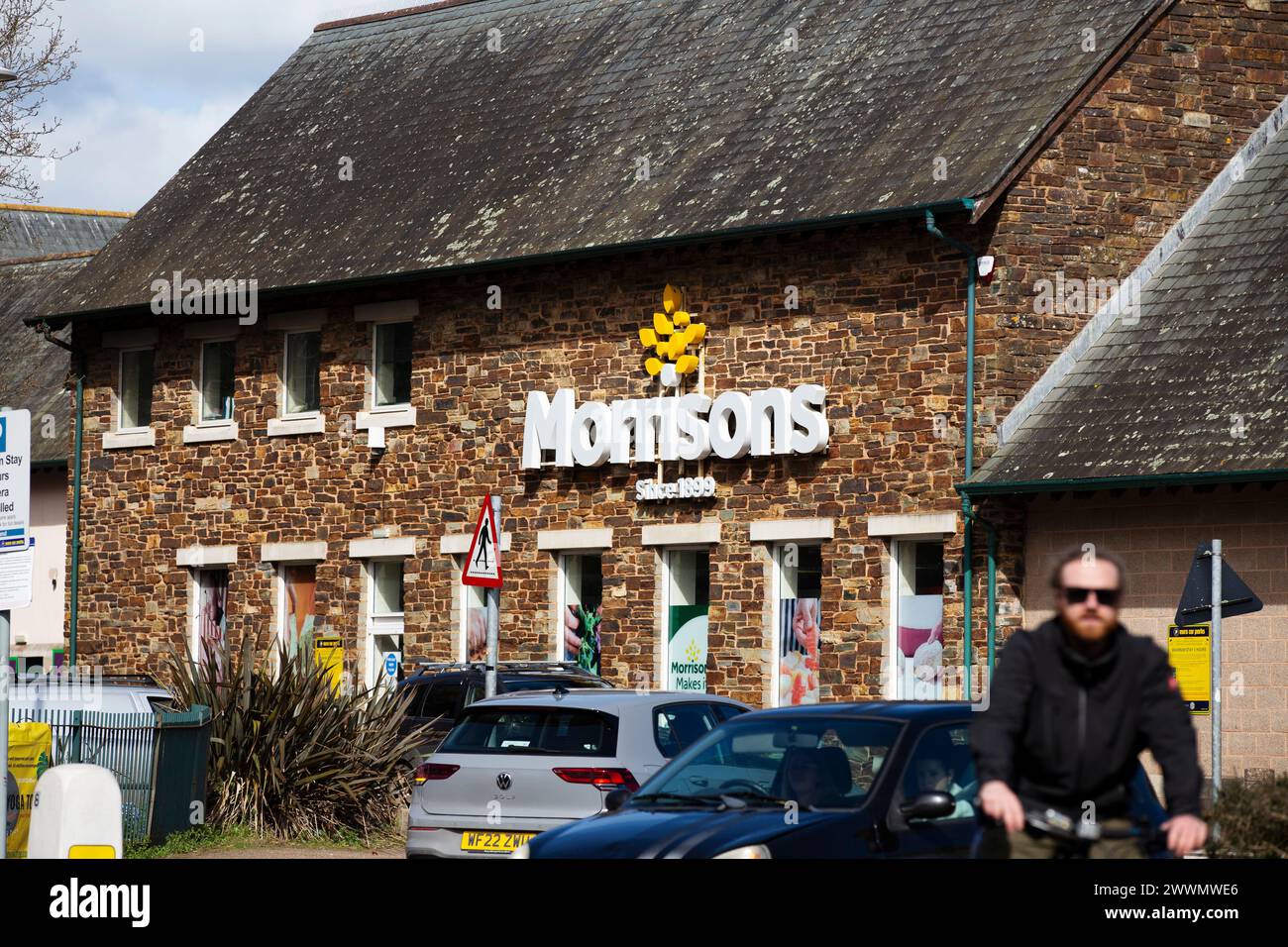 Supermarket exterior building hi-res stock photography and images - Alamy