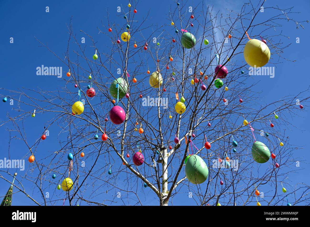 Osterschmuck in einem Dorf im Elsass Themenfoto vom 22.03.2024 ...