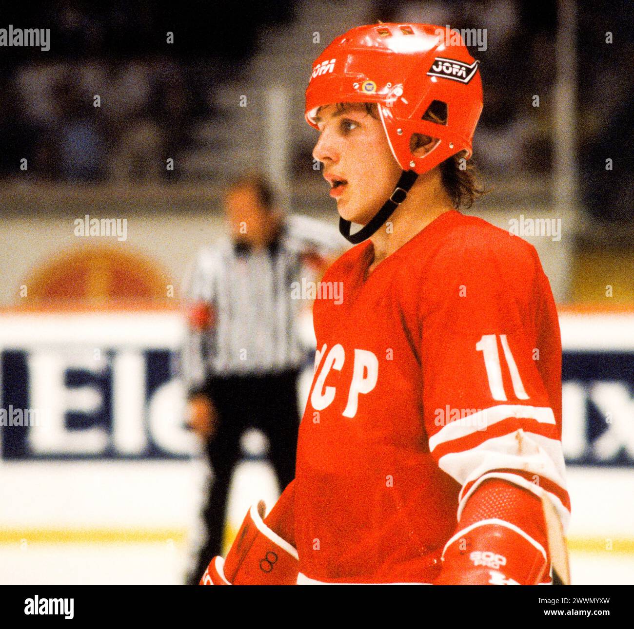 IGOR LARIONOV Ice hockey Soviet National team to World Championship in ...