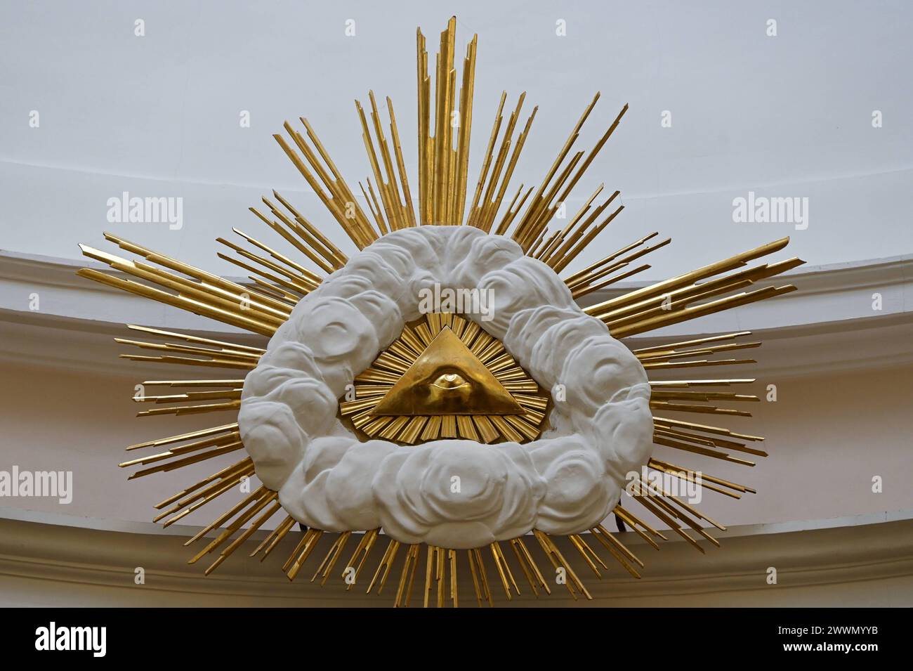 Auge der Vorsehung in einer katholischen Kirche Themenfoto vom 22.03. ...