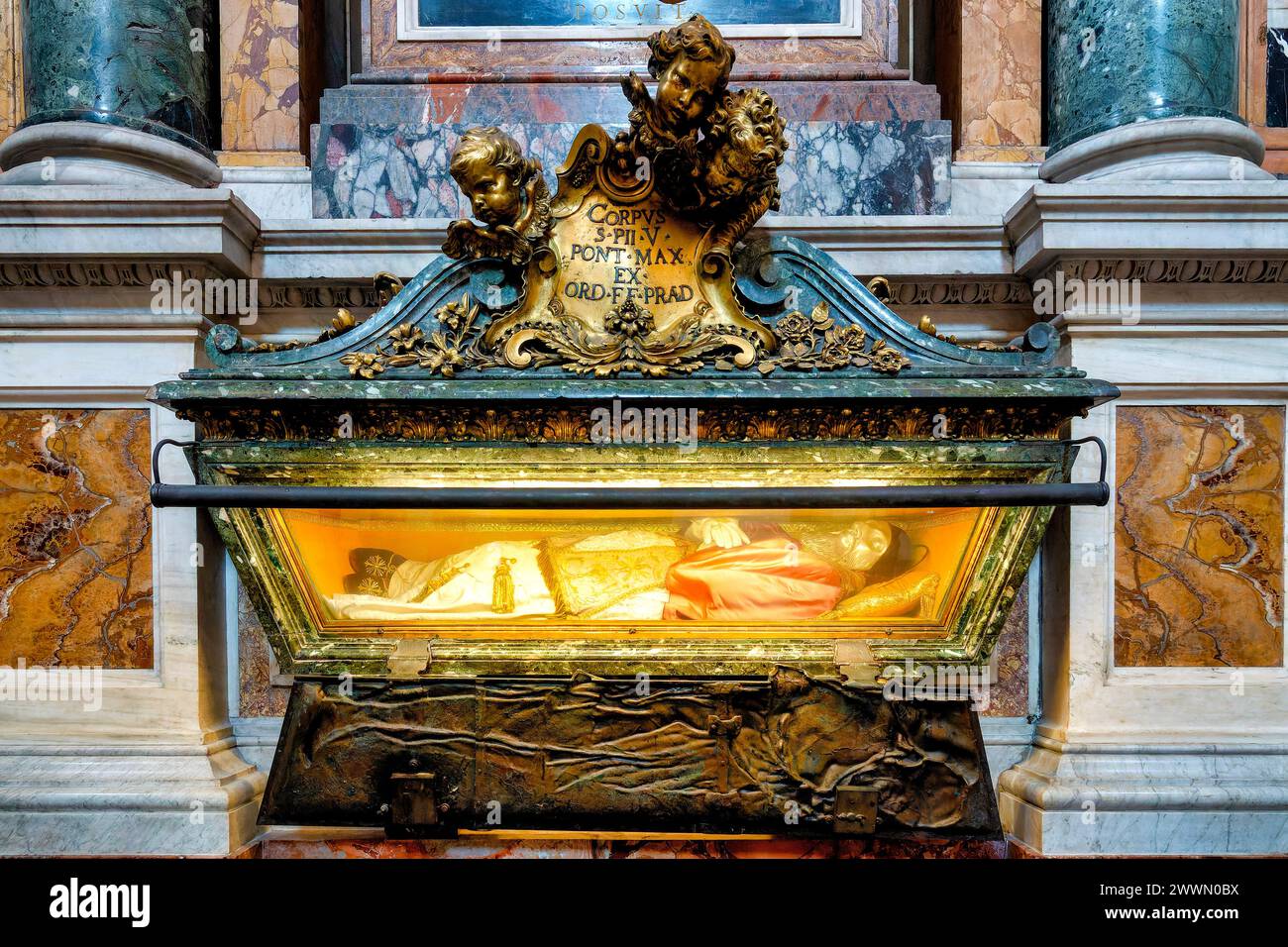 Santa maria maggiore rome tomb hi-res stock photography and images - Alamy