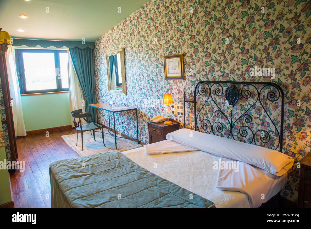 Dormitorio interior arquitectura hi-res stock photography and images ...