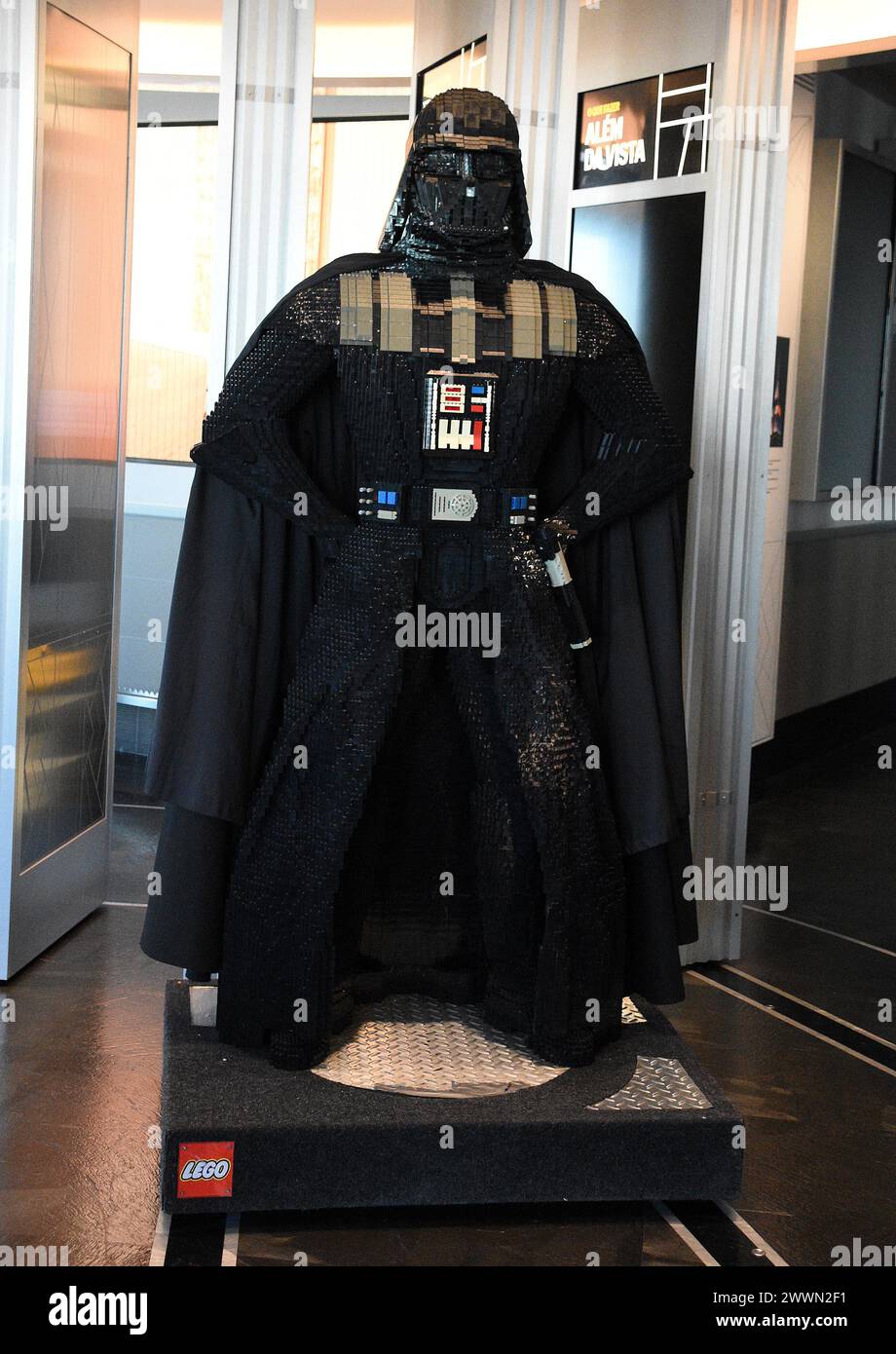 Hayden Christensen lights the Empire State Building to celebrate March ...