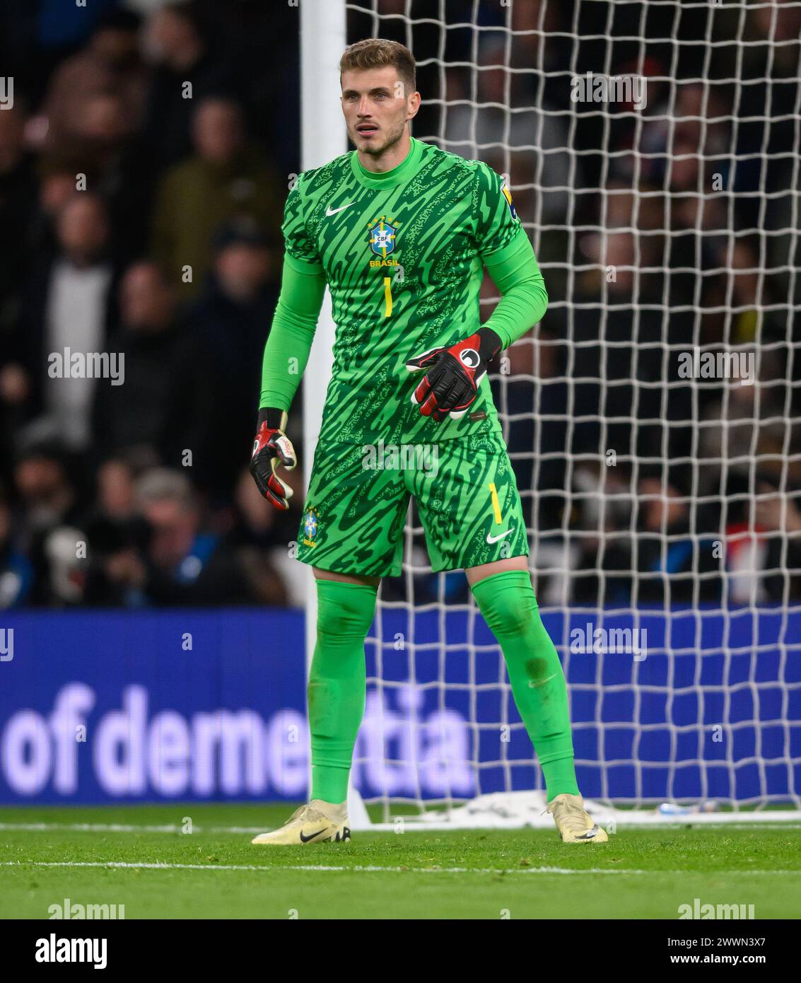 Goalkeeper v hi-res stock photography and images - Alamy