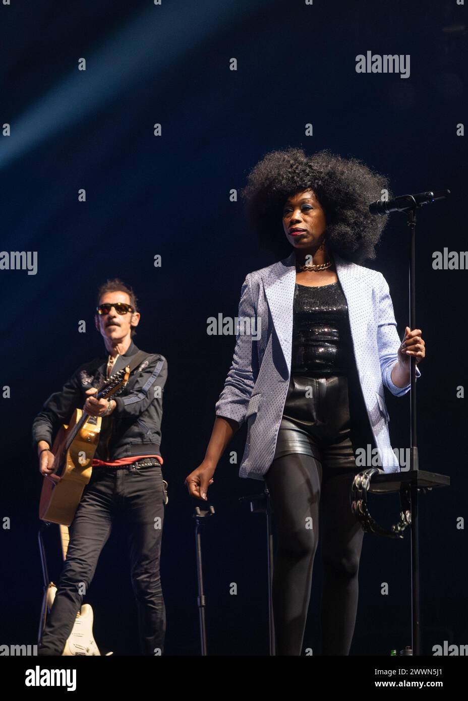 Sarah brown simple minds backing vocals hi-res stock photography and images - Alamy