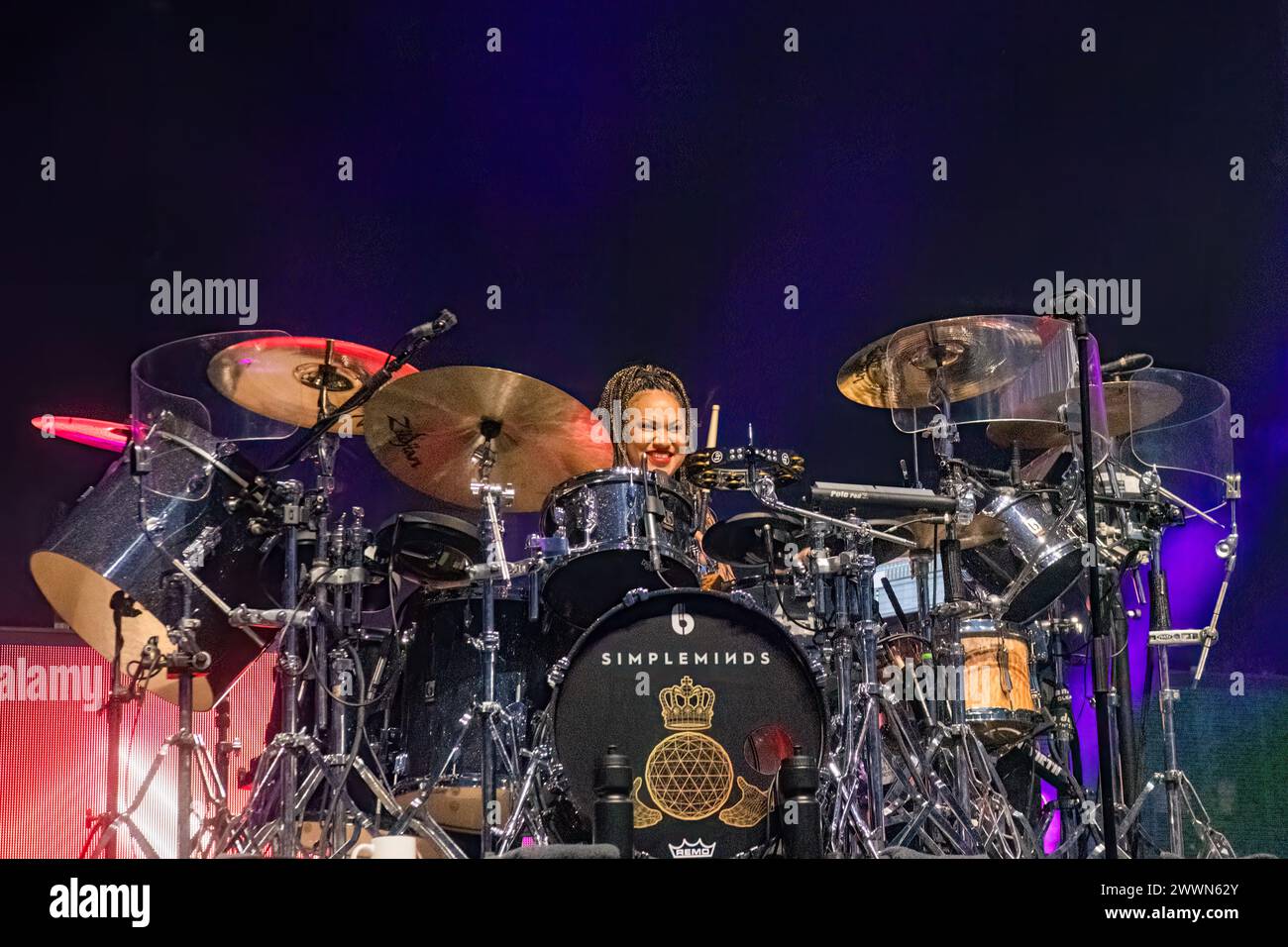 Cherisse osie simple minds drummer hi-res stock photography and images ...