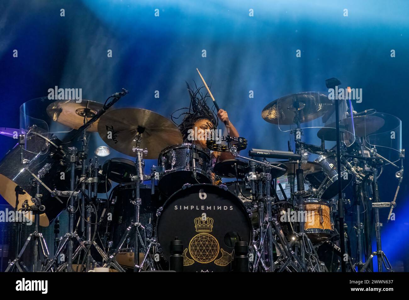 Cherisse osie simple minds drummer hi-res stock photography and images ...